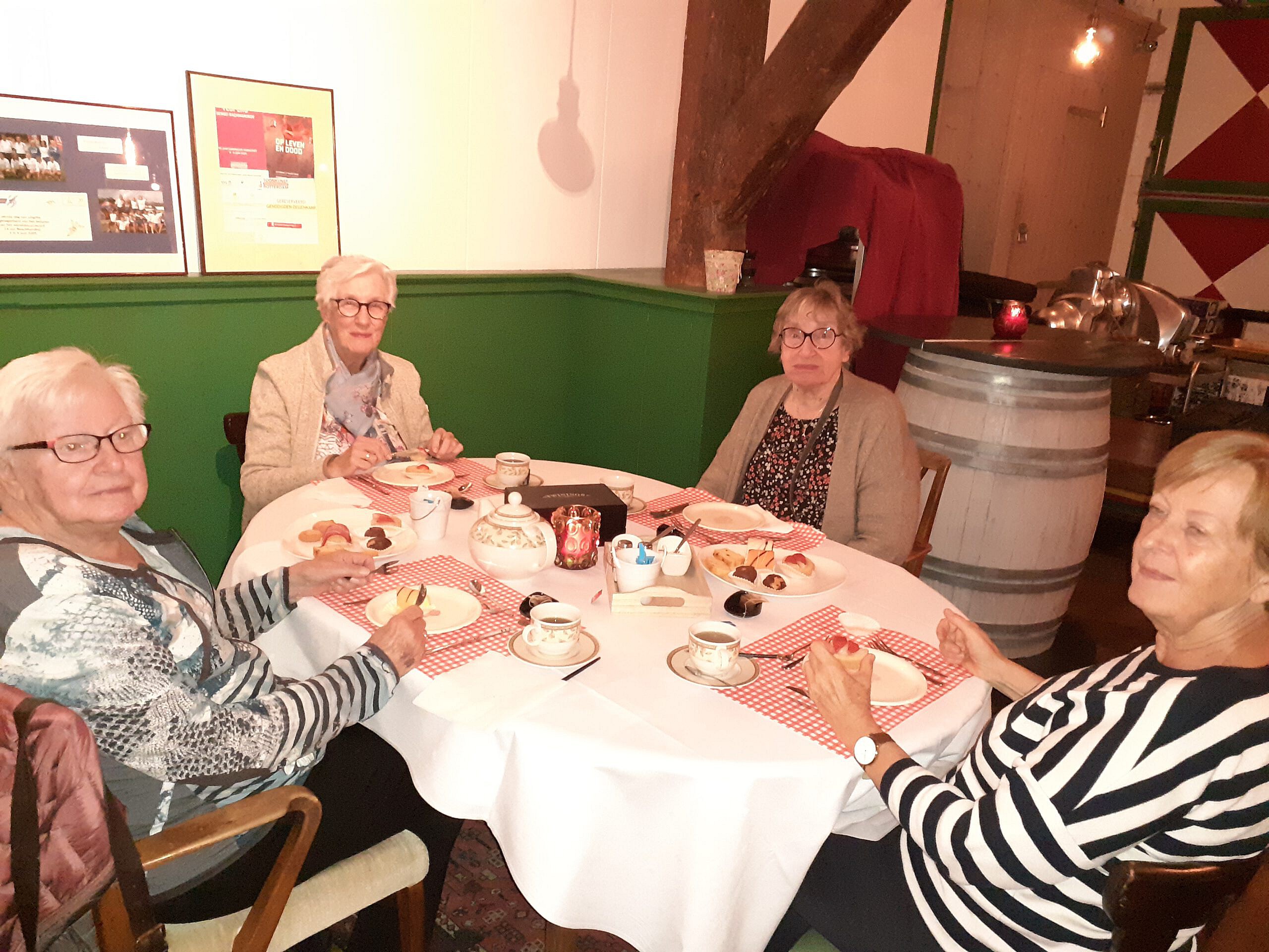 Vandaag High Tea met Uit & Thuis - Trevvel : Trevvel